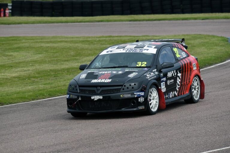 ASTRA VXR Supernational Rallycross car - Get On Track Games